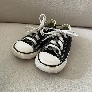 Converse | Shoes | Converse Chuck Taylor All Star Low Top Sneakers ...